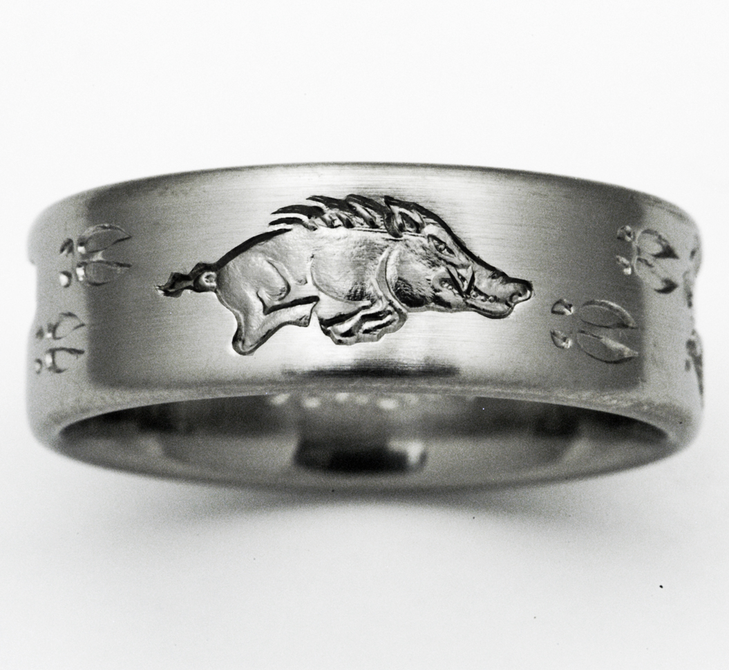 Razorback titanium ring with boars | Titanium Wedding Rings ...